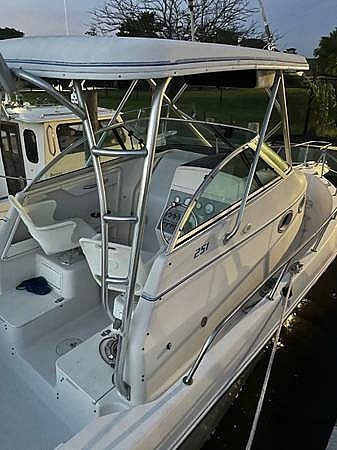 1996 Pro-Line 251 Power boat for Sale in Bayport, NY