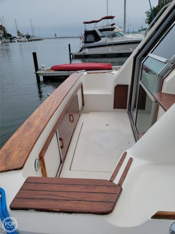 1982 Sea Ray 355T Sedan Motoryacht for Sale in Racine, WI
