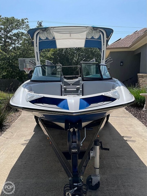 2015 Sanger 212 SL Surf Series Power boat for Sale in Fredericksbrg, TX