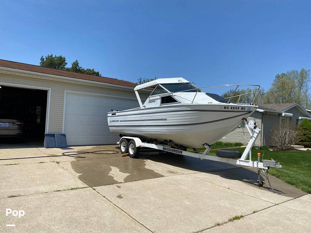 1986 Crestliner 22 Fishing boat for Sale in South Haven, MI