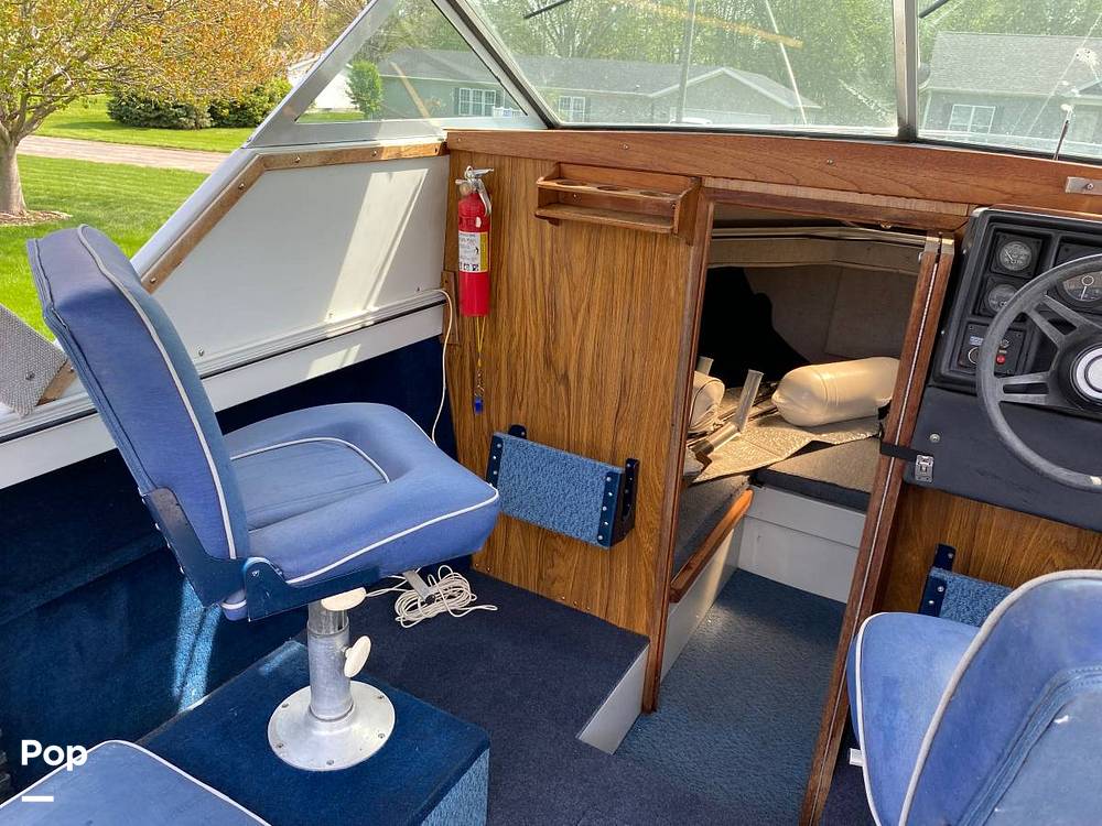 1986 Crestliner 22 Fishing boat for Sale in South Haven, MI