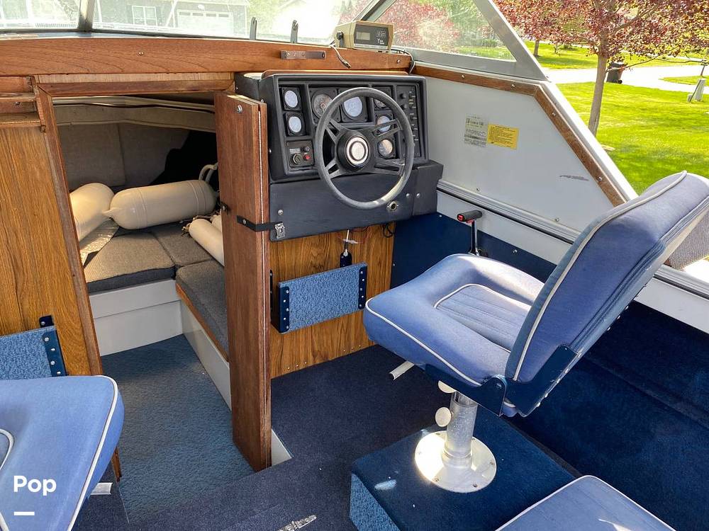 1986 Crestliner 22 Fishing boat for Sale in South Haven, MI