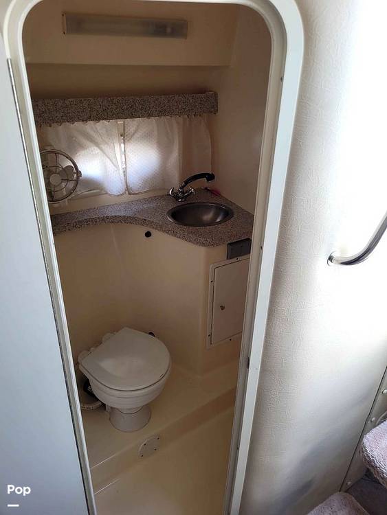 2001 Rinker Fiesta Vee 310 Power boat for Sale in Concord Twp, OH