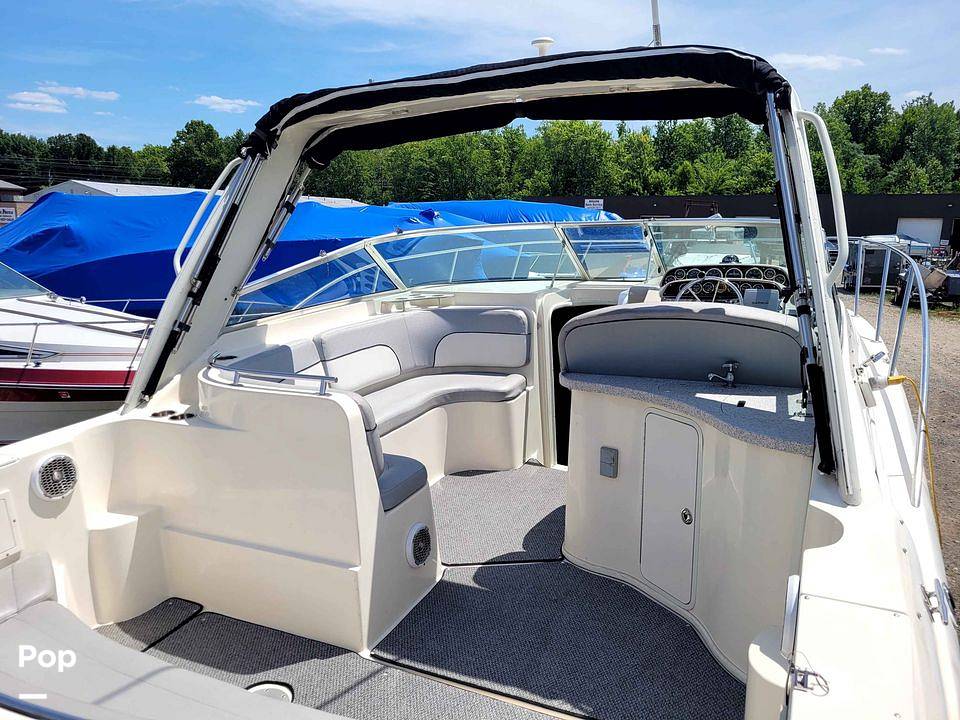 2001 Rinker Fiesta Vee 310 Power boat for Sale in Concord Twp, OH